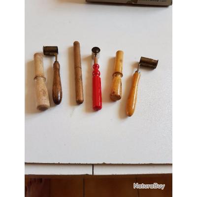 Lots de differents bourroirs en buis et lots dosettes poudre plomb ...