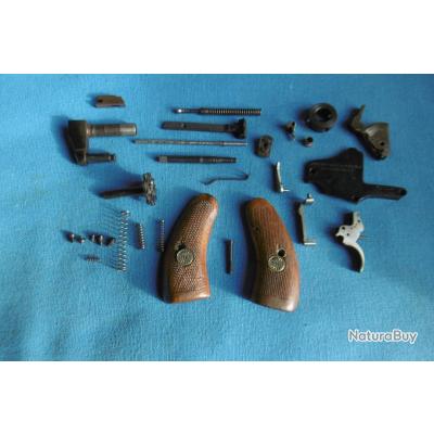 GRAND LOT PIÈCES REVOLVER ASTRA CADIX - Pièces et Eléments d'armes de ...