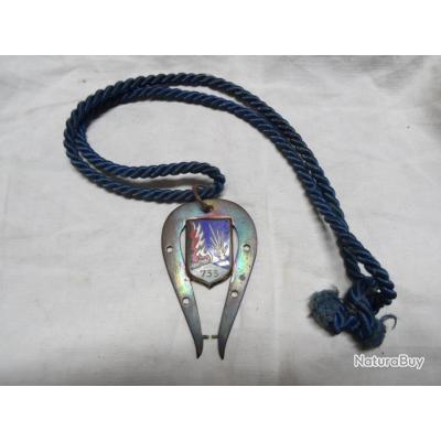 53X insigne militaire , 733 cavalerie ( rare dans un fer a cheval ...