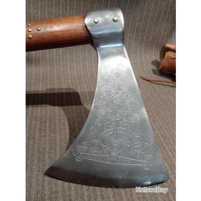 Superbe hache viking grand modèle gravée avec cuirs de transport et de ...