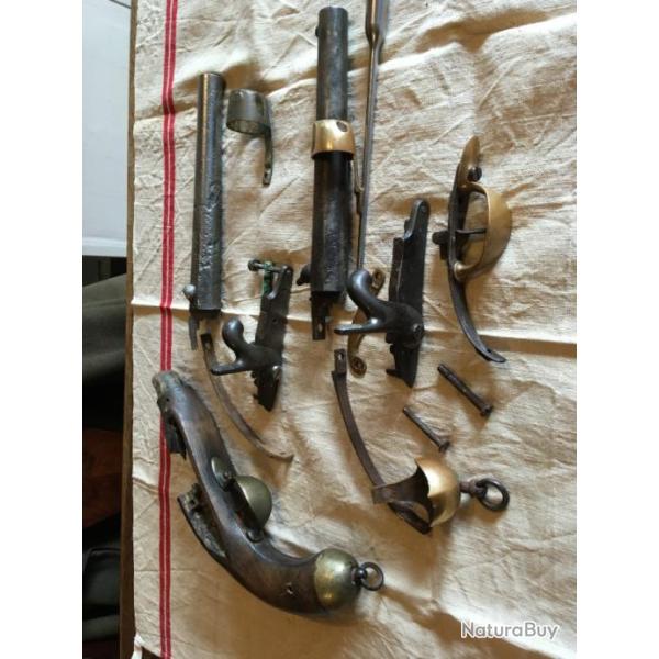 Deux pistolets model 1822 T bis a rénover - Pistolets à percussion ...