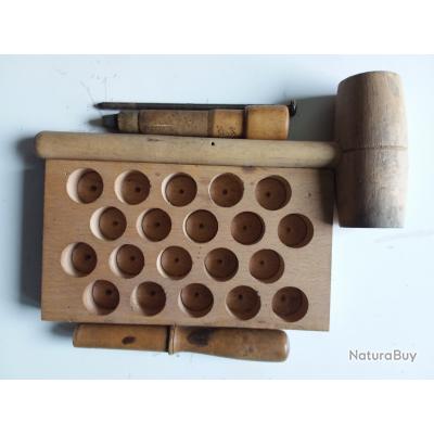 Planche de 20 trous pour calibre 16, un bourroir, un desamorceur et un ...