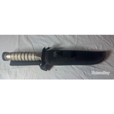 Couteau de survie militaire avec lame dentelée + kit survie intégré ...
