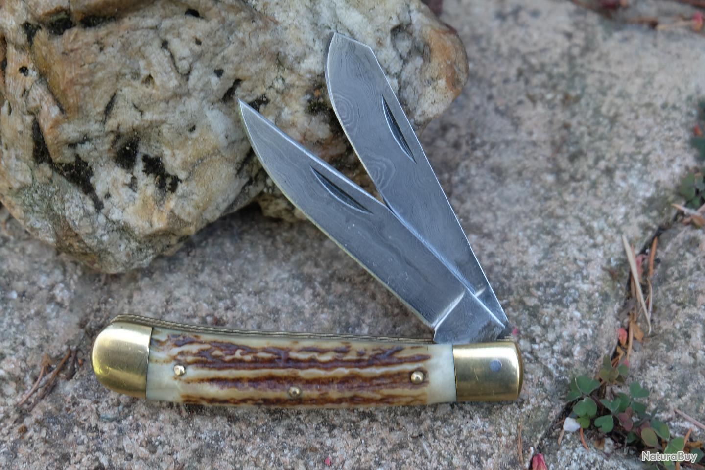 Couteau Trapeur 2 Lames Damas 128 Couches Manche en Bois de Cerf Fabric ...