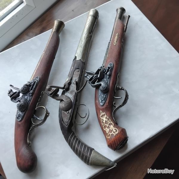 Lot de 3 répliques armes a feu - Reproductions de pistolets (14159127)